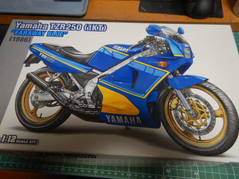 ハセガワ 1/12 ヤマハ TZR250(1KT) ファラウェイブルー | 手動式模型工作